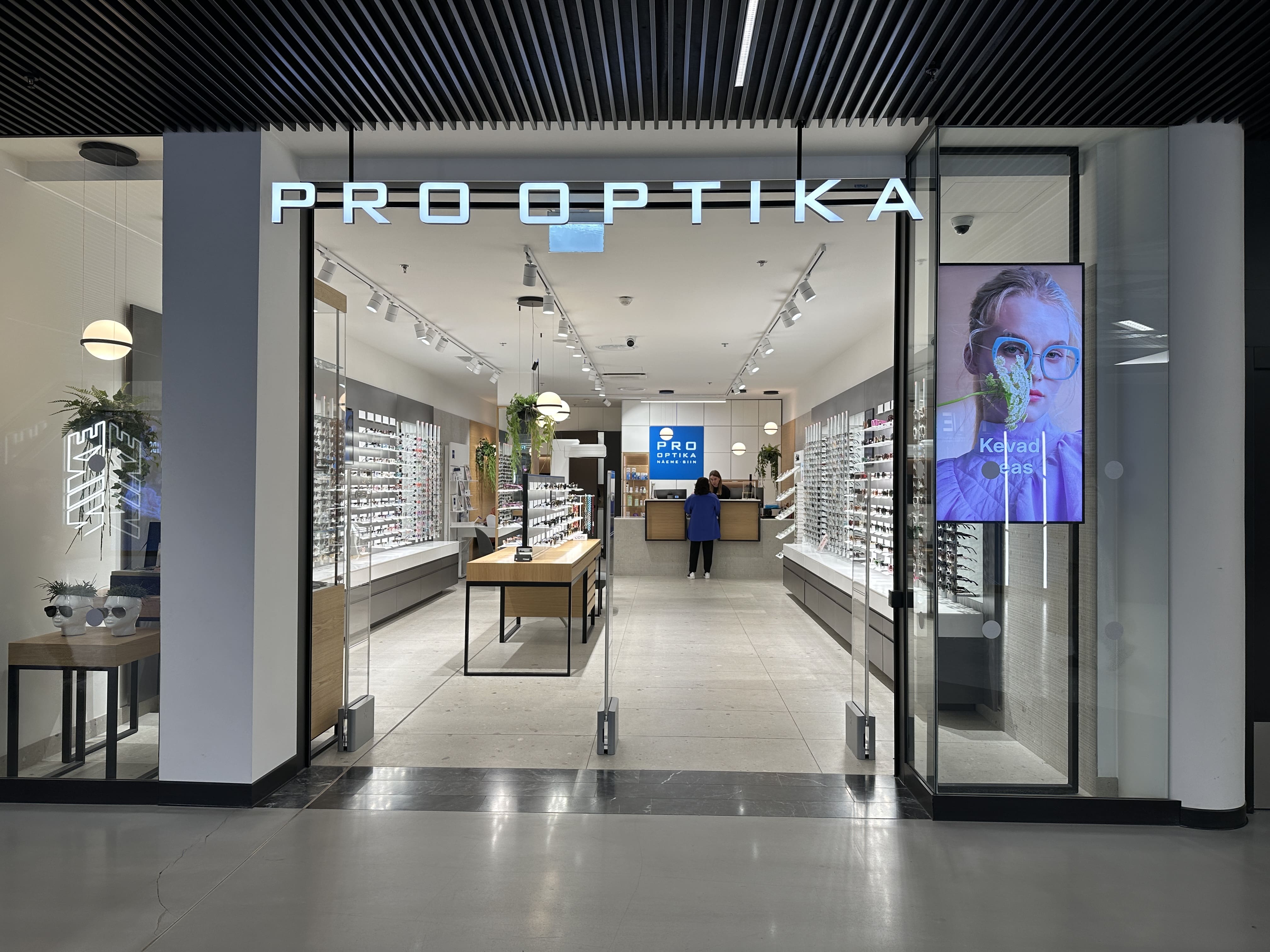 Pro Optika store LCD screen and audio solution - Portfolio